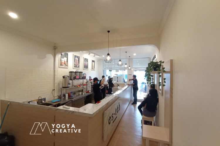 Proyek Asli Es Teh Indonesia, Interior Outlet Minuman di Banguntapan ...